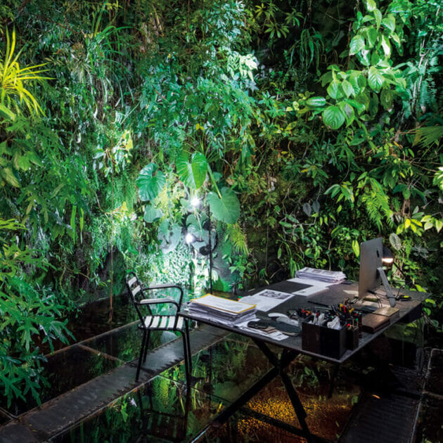 建築家・西沢立衛の机と仕事場。「椅子と本とパソコンがあれば そこが机だ」 | ブルータス| BRUTUS.jp